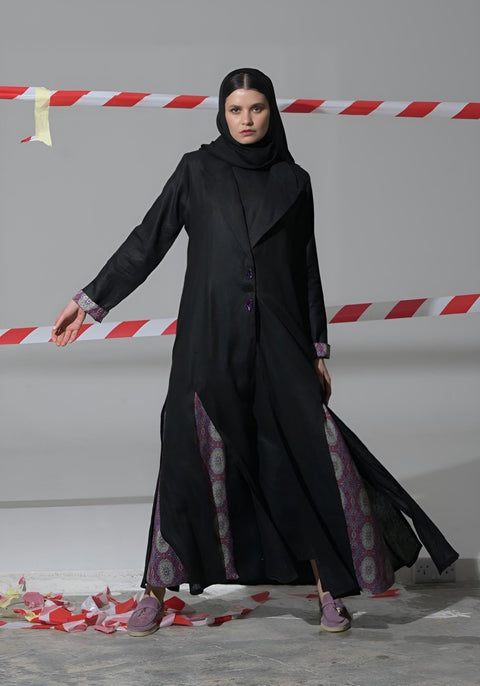 ABAYATI COLLECTION – MIRA Y MANO