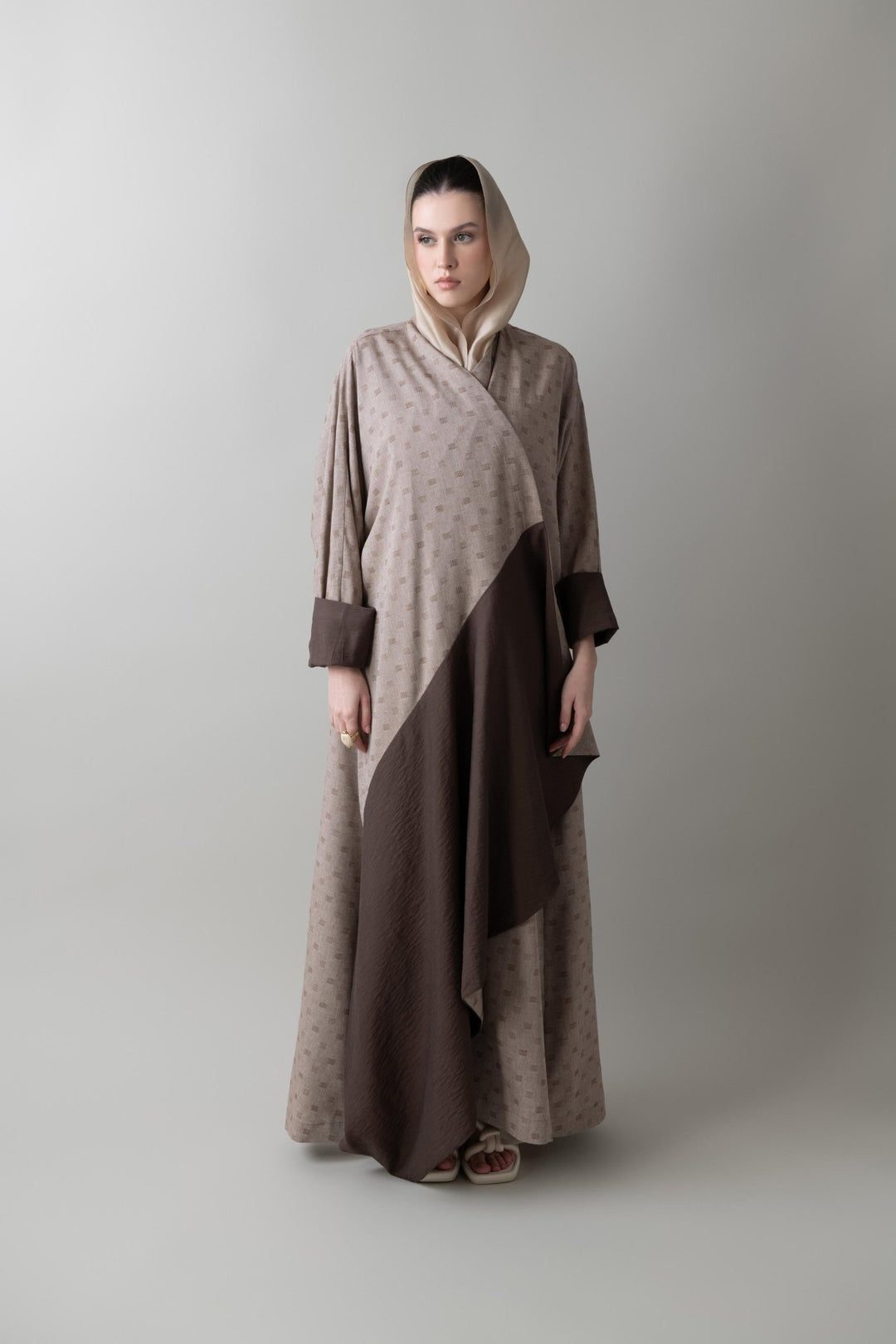 MAHA GHALAYINI – MIRA Y MANO