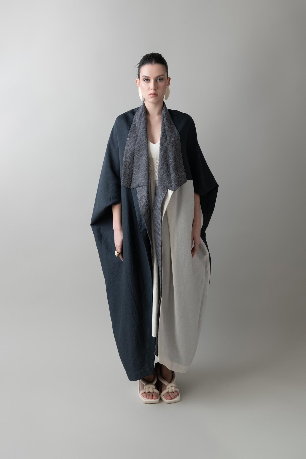 MAHA GHALAYINI – MIRA Y MANO