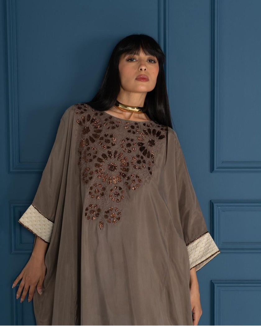 THAA KSA – MIRA Y MANO