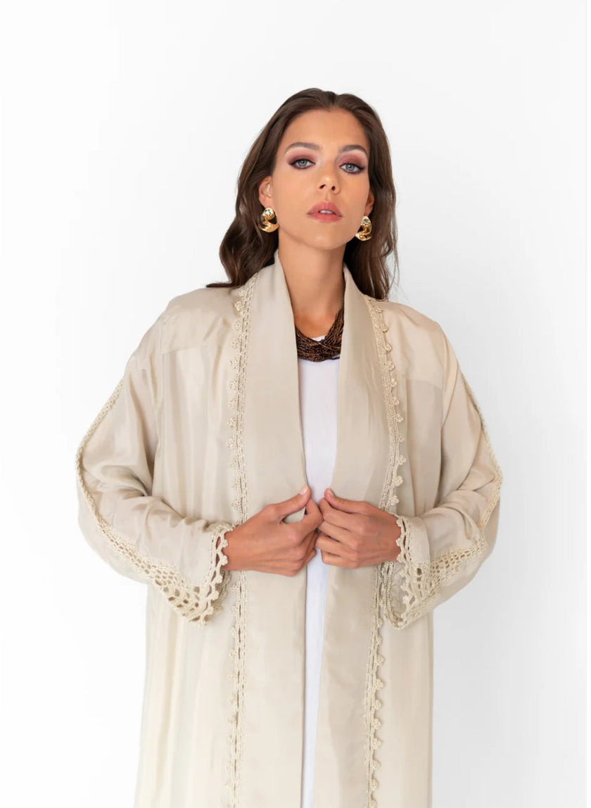 THAA KSA – MIRA Y MANO